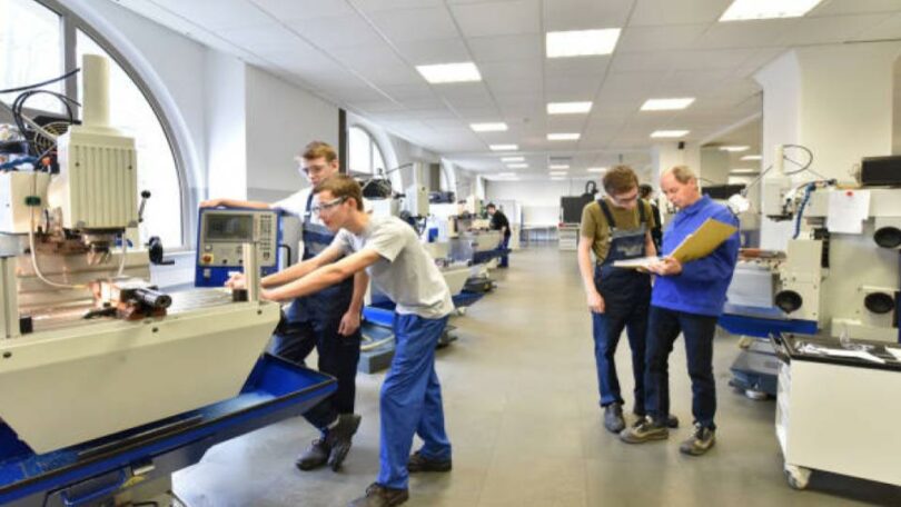 Best Auto Mechanic Schools in %%currentyear%% - Mechanic Guides