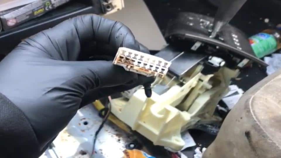 How to Clean Electrical Contacts | Detailed Guide - Mechanic Guides