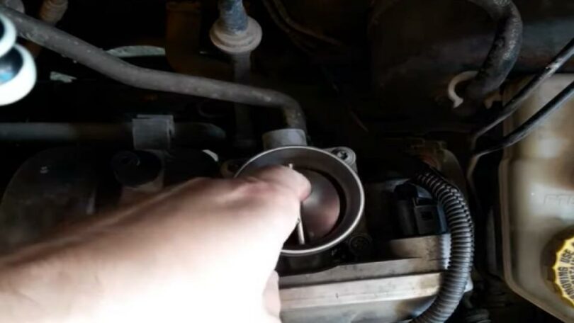 How to Clean Throttle Body Without Removing It - Mechanic Guides